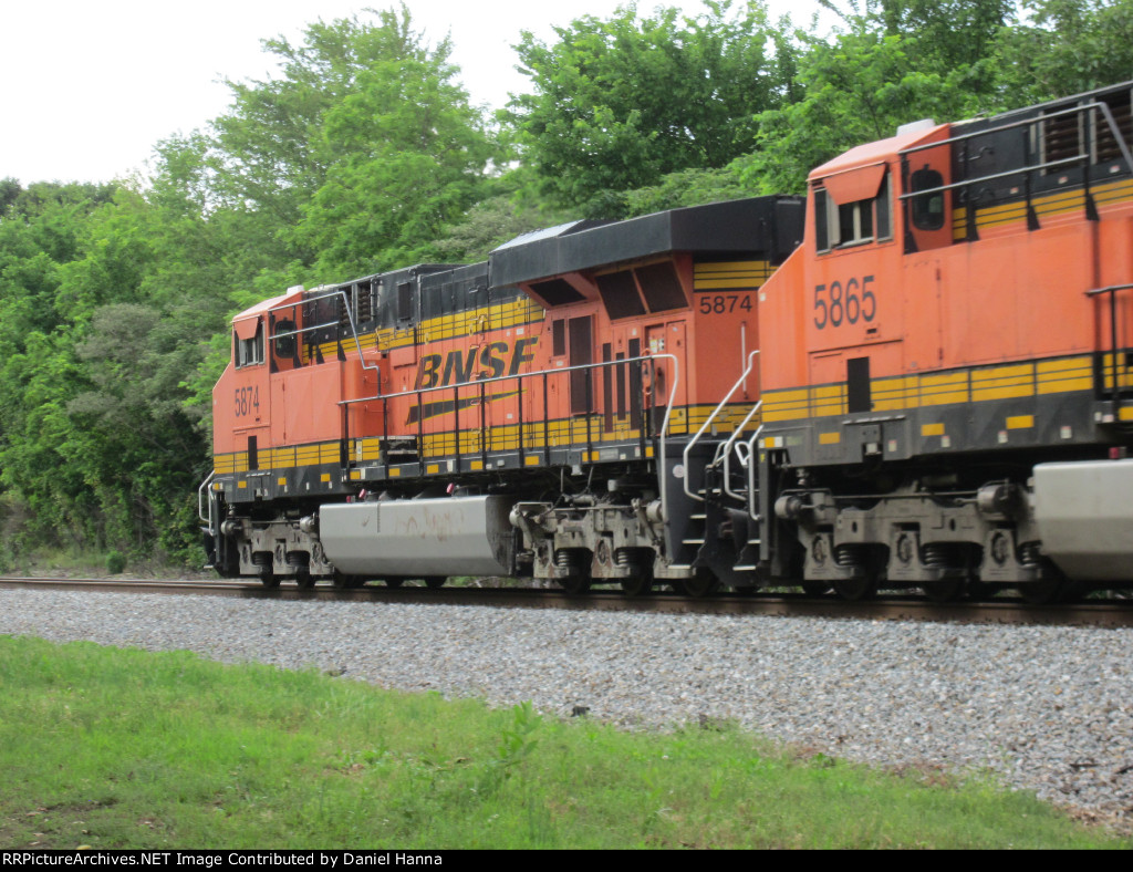 BNSF 5874